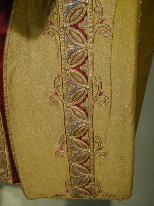 Gold Metallic Beautiful Embroidery Pair Of Dalmatics. N°173