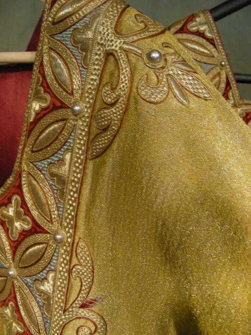 Gold Metallic Beautiful Embroidery Pair Of Dalmatics. N°173