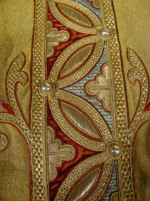 Gold Metallic Beautiful Embroidery Pair Of Dalmatics. N°173